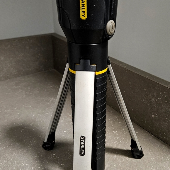 Stanley | Other | Stanley Maxlife 369 Led Tripod 1 Inch Flashlight ...